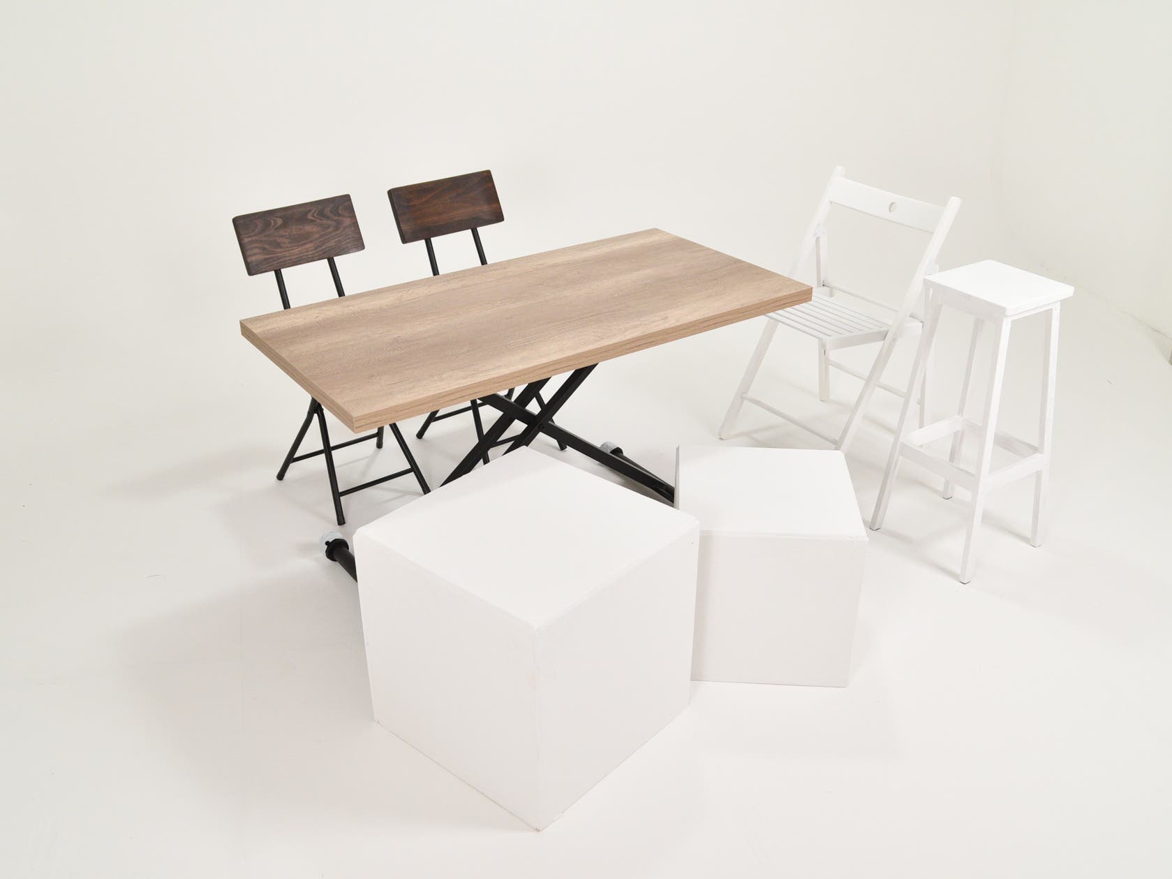 白ホリゾント撮影スタジオ。天井高2.7m。ストロボ・カラーLED・ソフトボックス・スタンドなど豊富な撮影機材。 の写真6