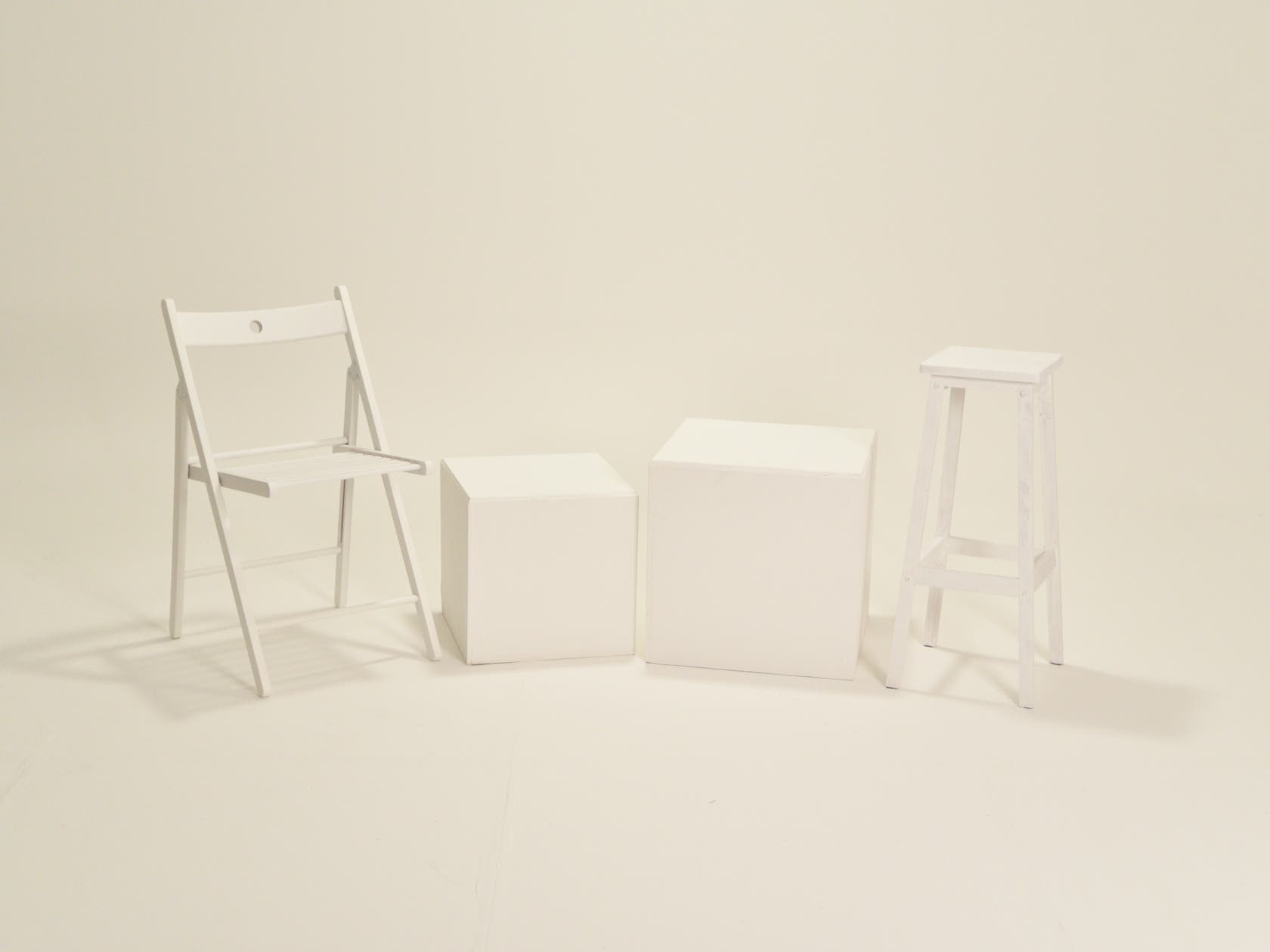 白ホリゾント撮影スタジオ。天井高2.7m。ストロボ・カラーLED・ソフトボックス・スタンドなど豊富な撮影機材。 の写真14