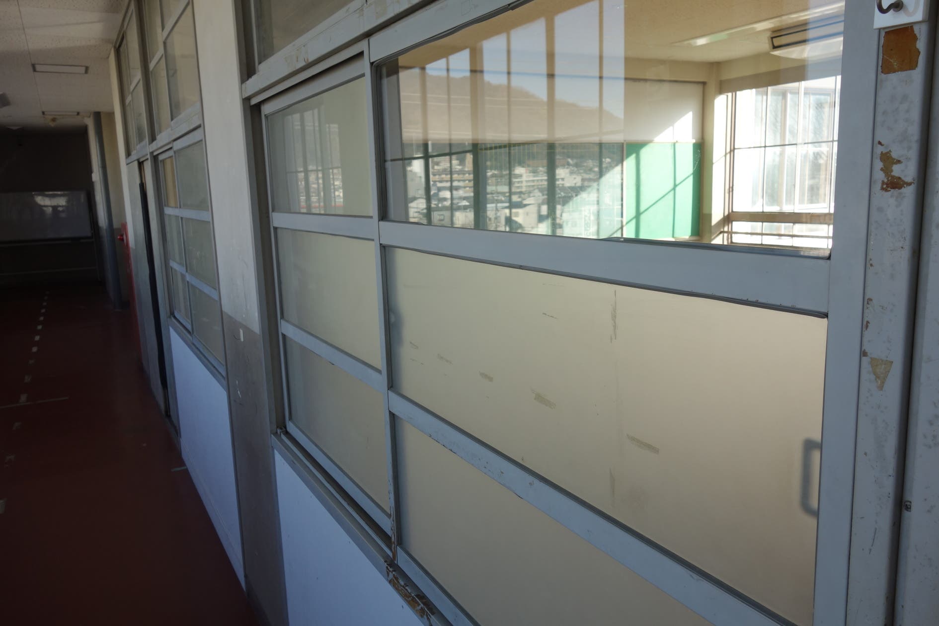 駅ちか！【コスプレ撮影！動画撮影！教室講演！】授業中の教室！小学校のそのままの教室が舞台です！の写真9