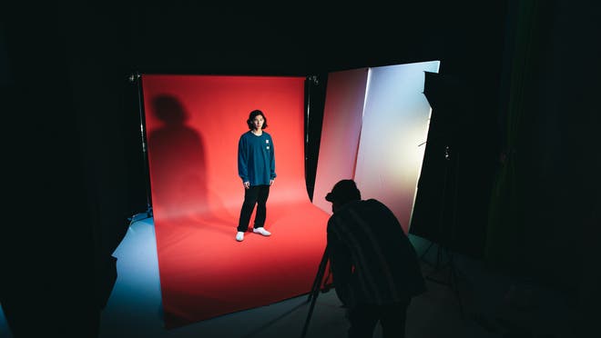 ベストホスト運営✨ 天高5m駅30秒の格安撮影スタジオ!各種撮影用照明、黒バック、グリーンバック、有線LAN完備!の写真5