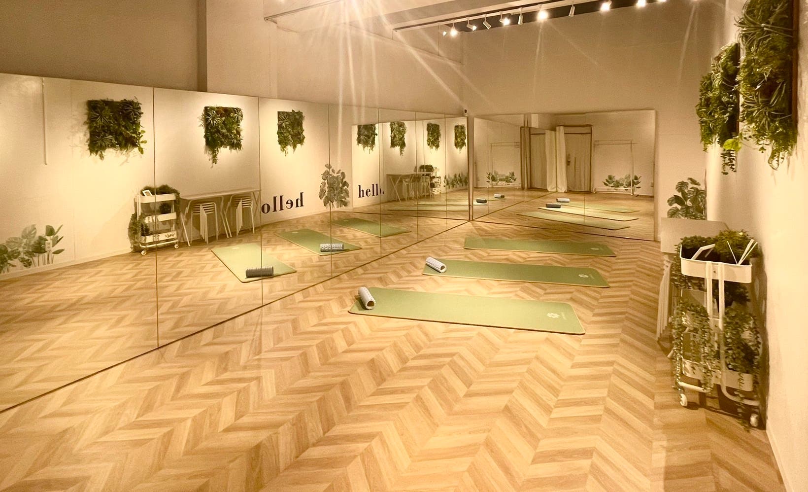 【御徒町駅4分】2面大型鏡計10m／天井の高い綺麗で広いスタジオでダンス・ポージング・ヨガ・演劇・撮影・楽器演奏可☆の写真5