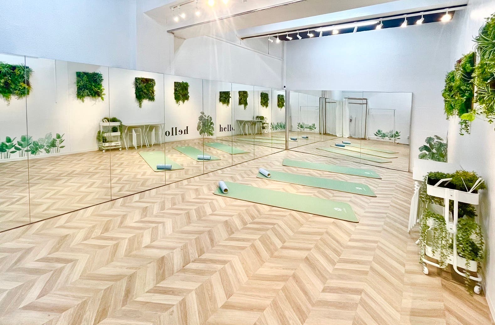 【御徒町駅4分】2面大型鏡計10m／天井の高い綺麗で広いスタジオでダンス・ポージング・ヨガ・演劇・撮影・楽器演奏可☆の写真6