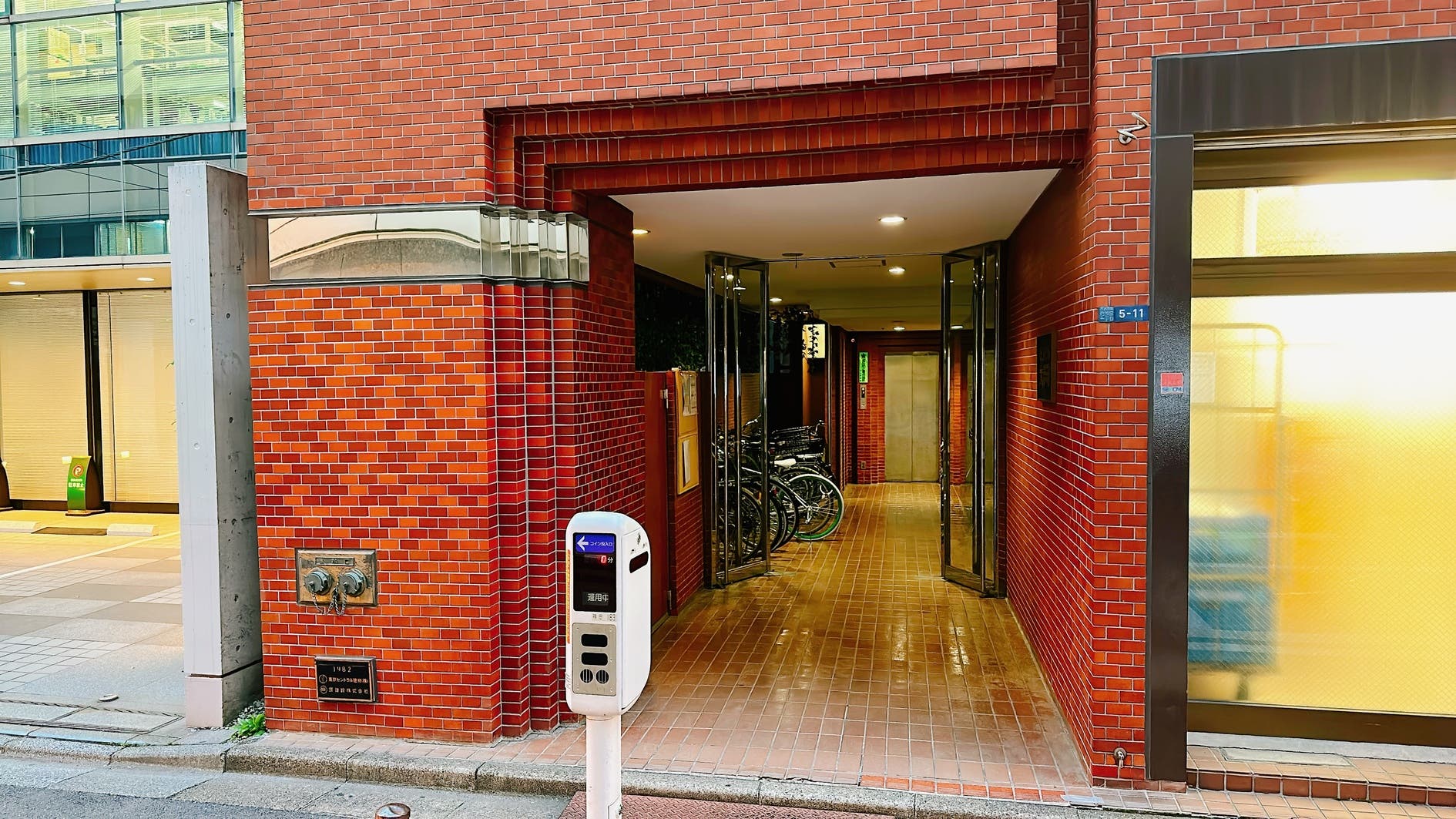 🌇赤レンガビルが目印・大手町・神田駅チカ🉐会議・作業・セミナー・ボドゲ・撮影などにも最適スペース❤️飲食OK🍷の写真4