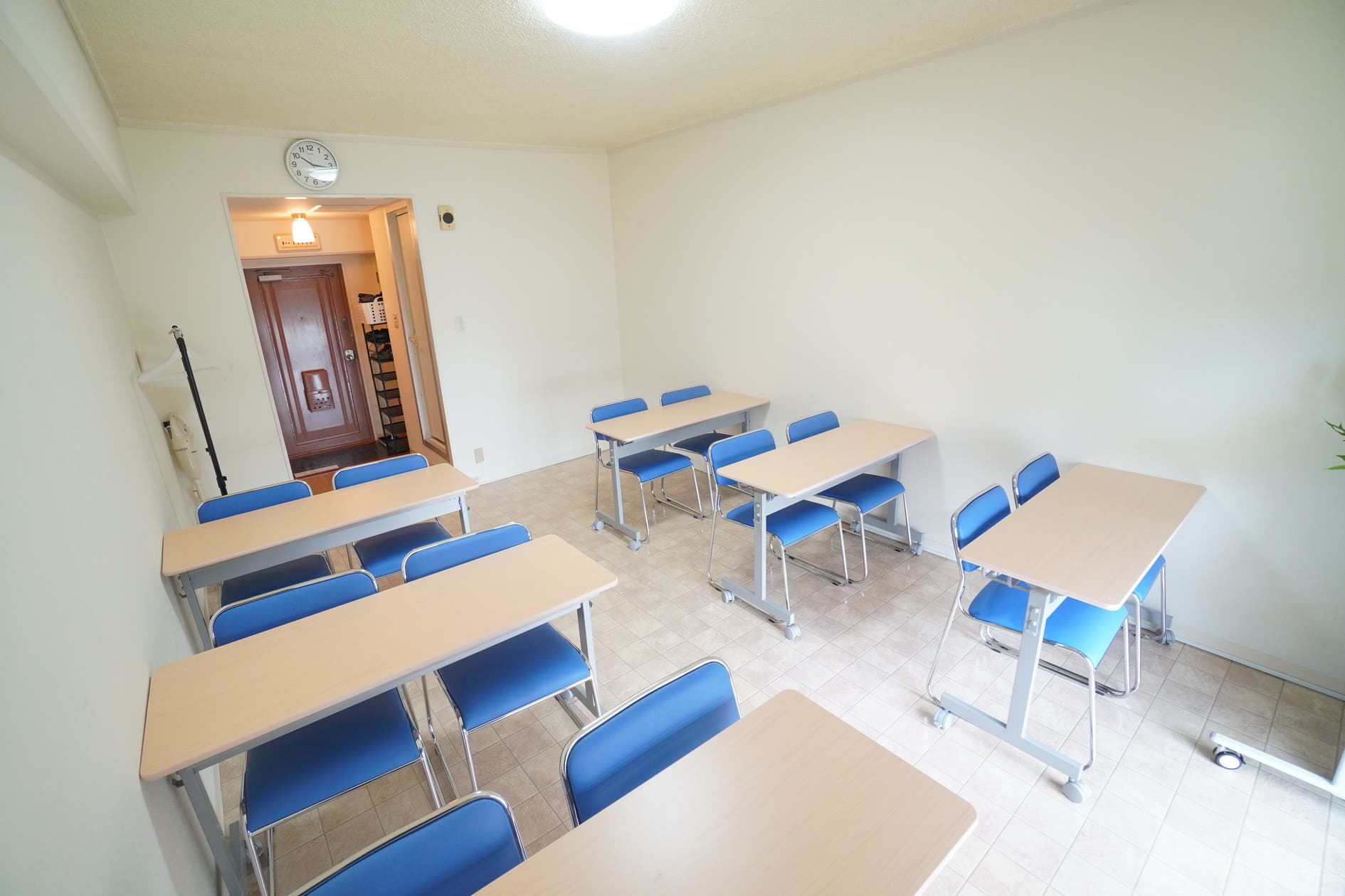 ＜新大阪レンタル会議室＞駅近🚃光回線Wi-Fi📶モニター🖥会議/商談/テレワーク/Zoom/作業場所/自習の写真3