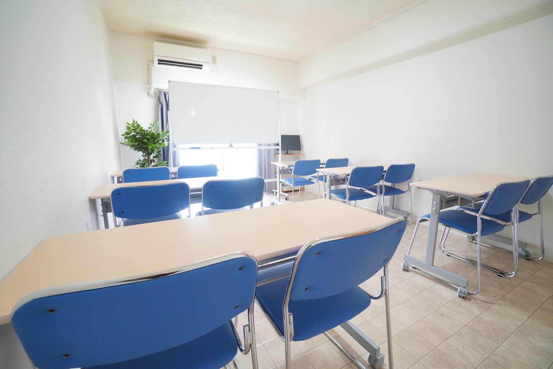 ＜新大阪レンタル会議室＞駅近🚃光回線Wi-Fi📶モニター🖥会議/商談/テレワーク/Zoom/作業場所/自習の写真5