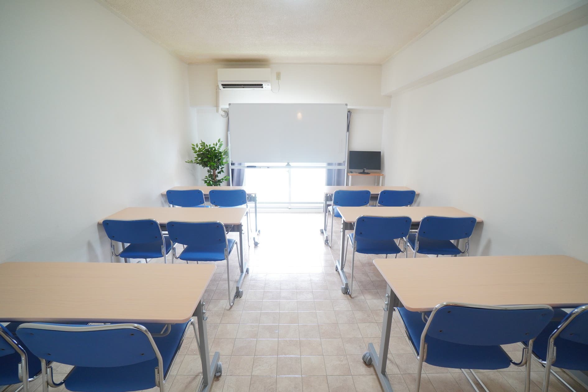 ＜新大阪レンタル会議室＞駅近🚃光回線Wi-Fi📶モニター🖥会議/商談/テレワーク/Zoom/作業場所/自習の写真6