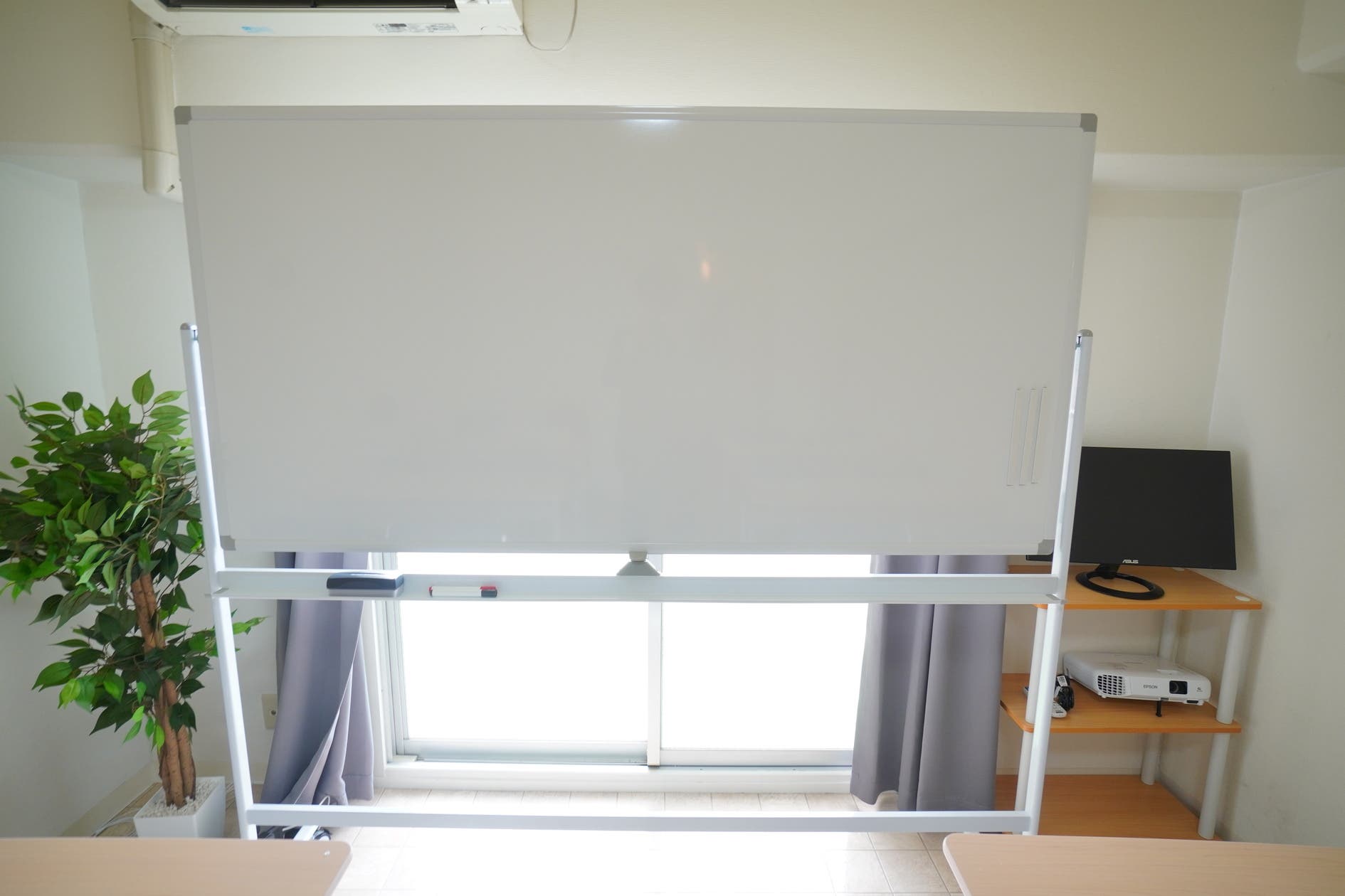 ＜新大阪レンタル会議室＞駅近🚃光回線Wi-Fi📶モニター🖥会議/商談/テレワーク/Zoom/作業場所/自習の写真8