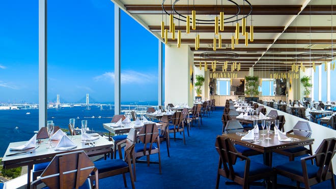 みなとみらい大観覧車〜赤レンガ〜ベイブリッジ一望するレストランの写真2