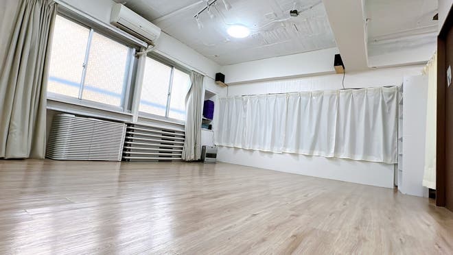 ⭐️稽古場や余興のレッスンに最適⭐️壁一面ミラー&ヨガマット有⭐️の写真1