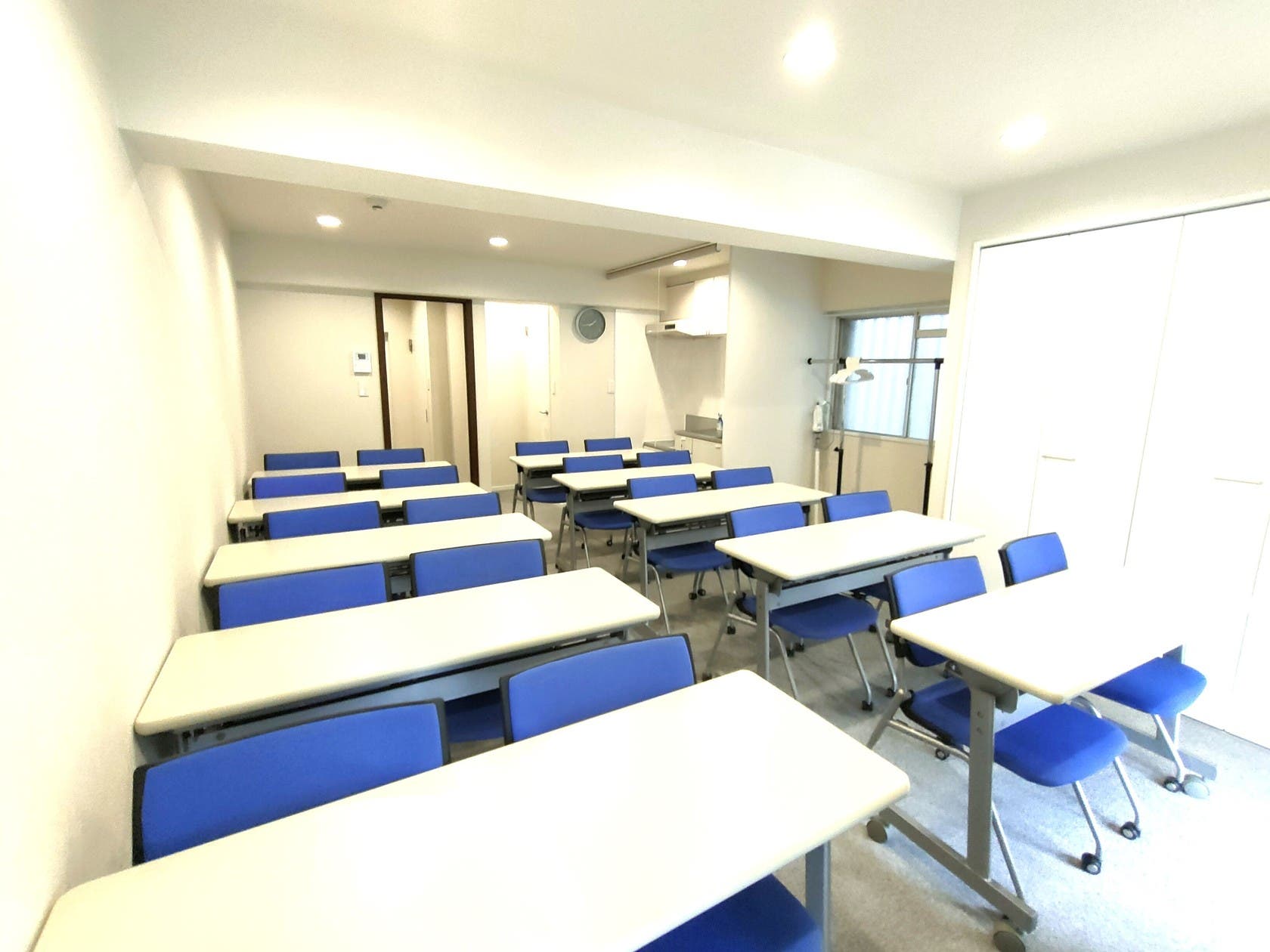 〈ウーブル博多〉【博多駅3分/定員20名】高速光Wi-Fi/プロジェクタースクリーン/フルリノベーション会議室の写真5