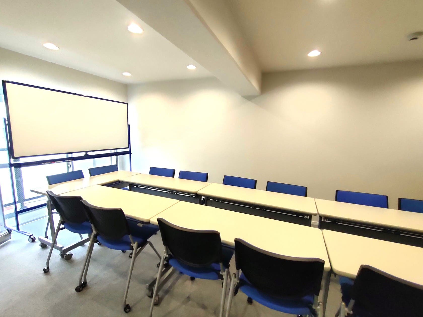 〈ウーブル博多〉【博多駅3分/定員20名】高速光Wi-Fi/プロジェクタースクリーン/フルリノベーション会議室の写真6