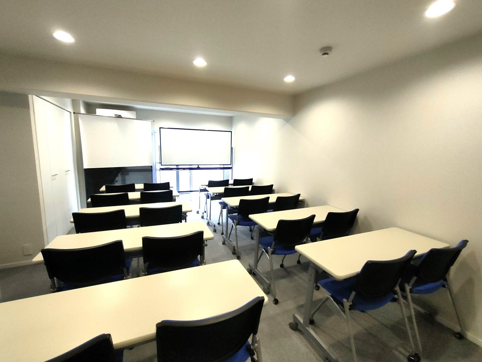 〈ウーブル博多〉【博多駅3分/定員20名】高速光Wi-Fi/プロジェクタースクリーン/フルリノベーション会議室の写真8