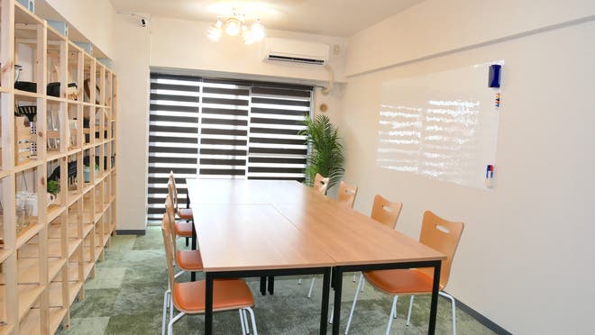 「高田馬場駅 徒歩2分🚶!大型モニター、電子レンジ、調理器具で、セミナーから懇親会、女子会などに最適👥✨」の写真2