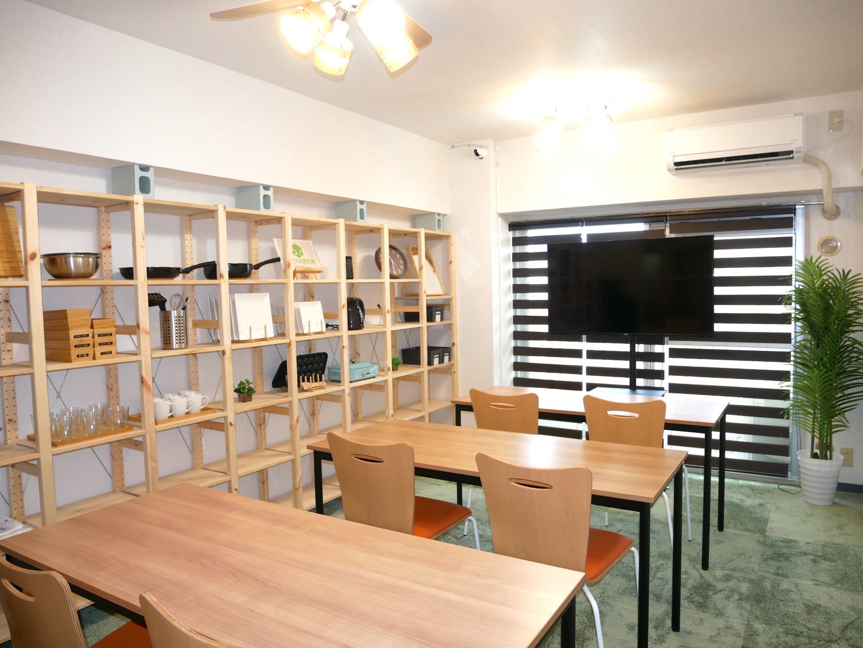 「高田馬場駅 徒歩2分🚶！大型モニター、電子レンジ、調理器具で、セミナーから懇親会、女子会などに最適👥✨」の写真6