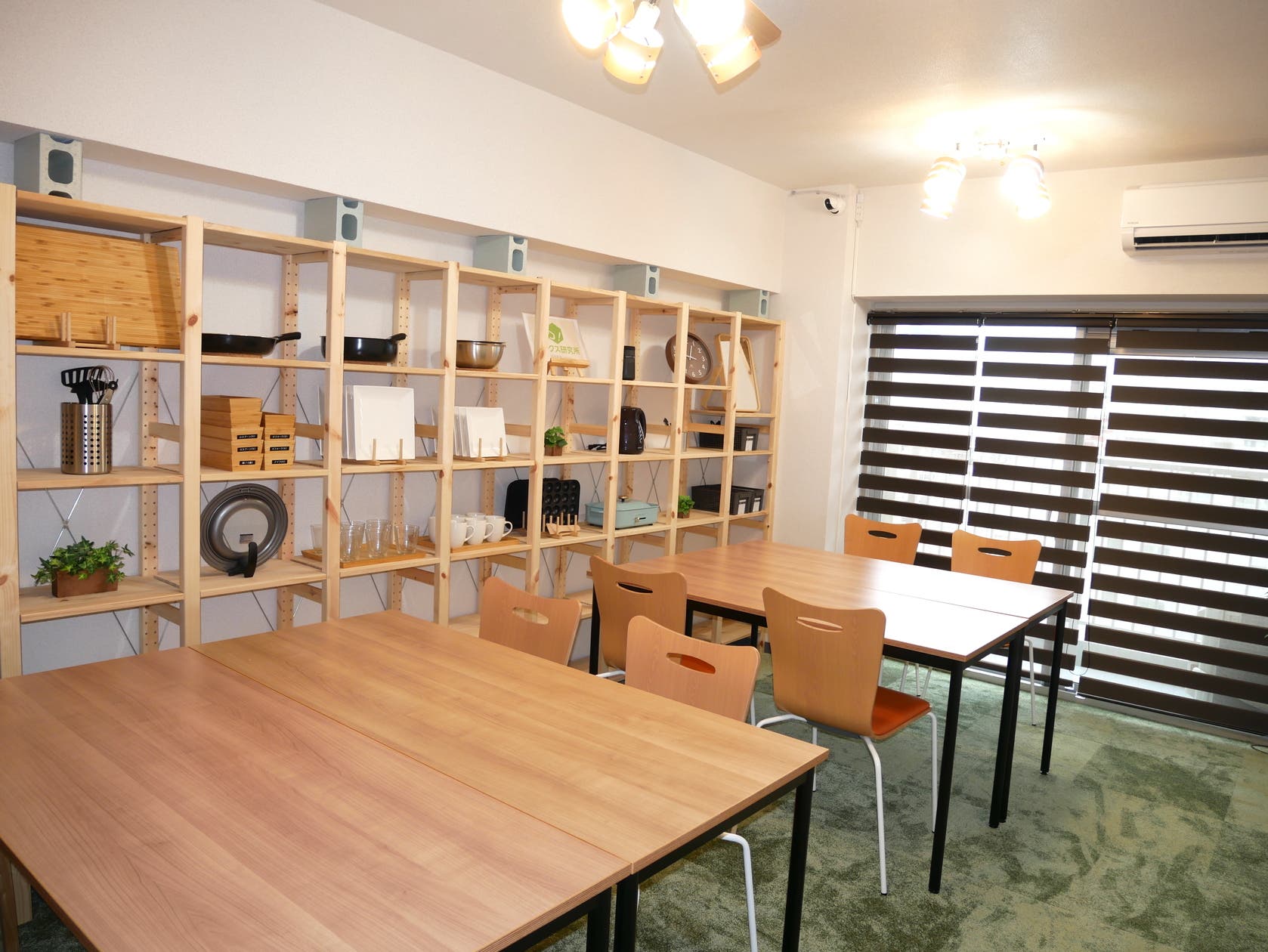 「高田馬場駅 徒歩2分🚶！大型モニター、電子レンジ、調理器具で、セミナーから懇親会、女子会などに最適👥✨」の写真9