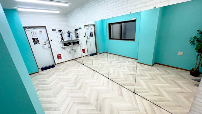 【横浜駅6分】約15平米|駅近|地域最安🉐|おしゃれな内装|2~3人の個人練習👍|毎日清掃🧹|レンタルスタジオの写真4