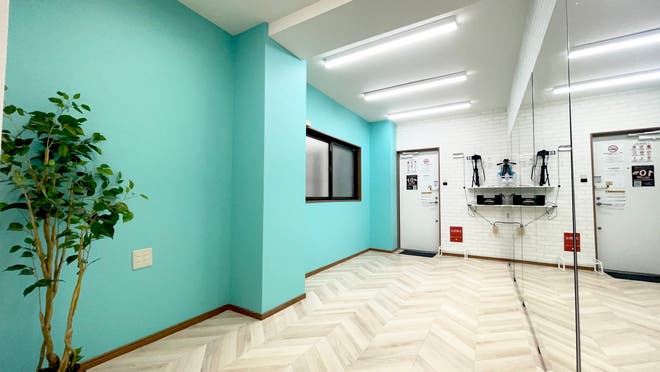 【横浜駅6分】約15平米|駅近|地域最安🉐|おしゃれな内装|2~3人の個人練習👍|毎日清掃🧹|レンタルスタジオの写真5