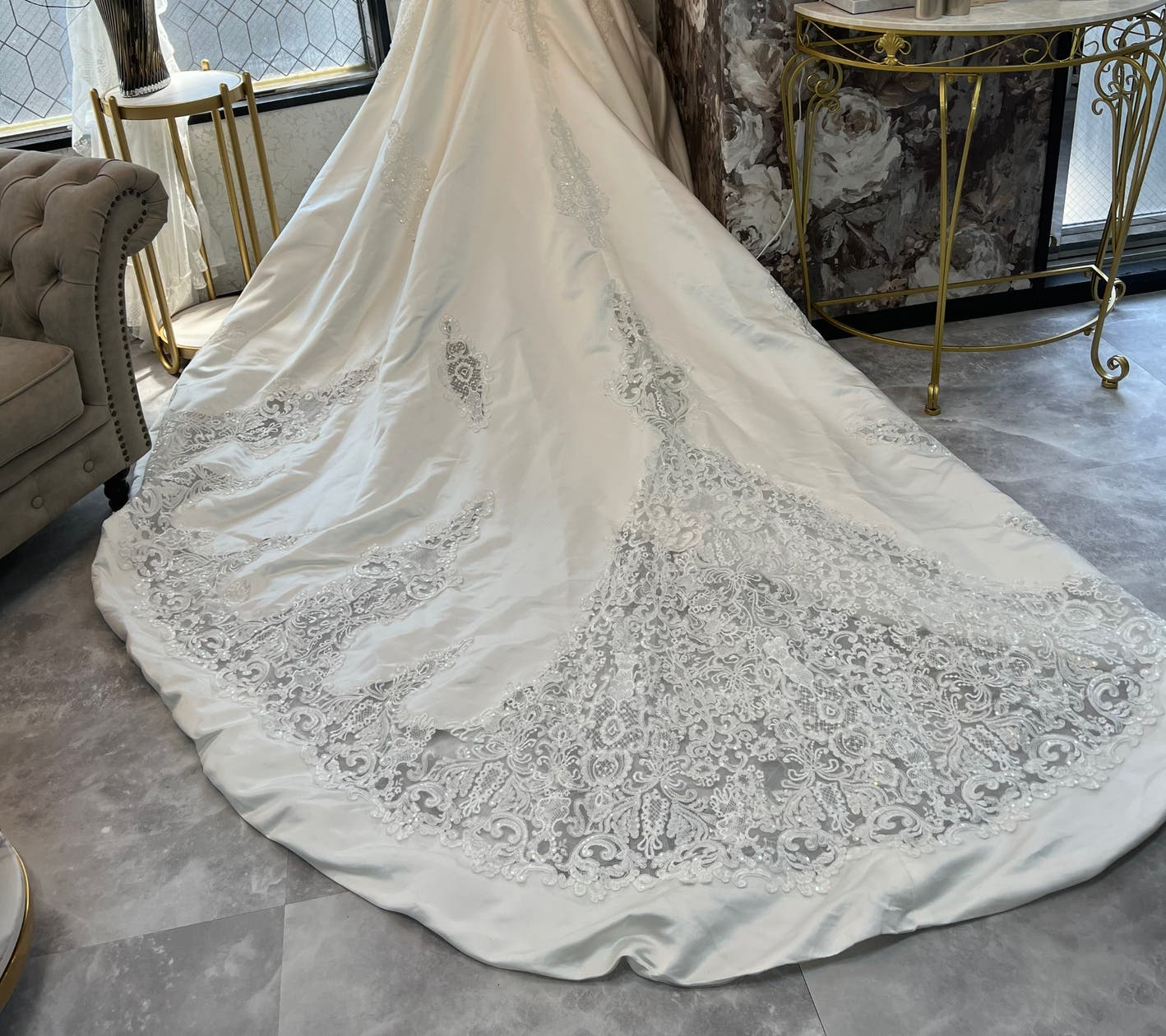 ウエディングドレスレンタルの画像4