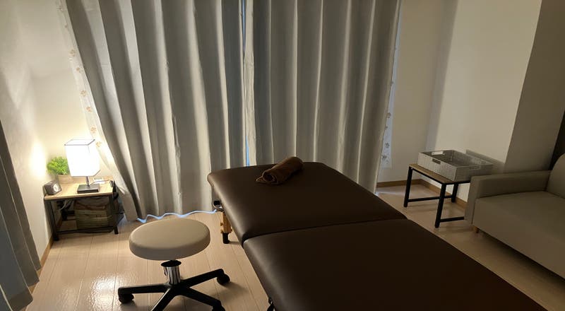 エミテラスから徒歩1分！24時間レンタルサロン 101号室！フリーを目指す整体師、セラピスト様を応援！ハンド・バスタオルつき！
