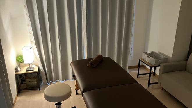 エミテラスから徒歩1分!24時間レンタルサロン 101号室!フリーを目指す整体師、セラピスト様を応援!ハンド・バスタオルつき!の写真1