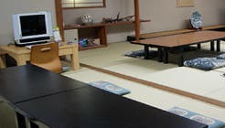 愛媛 道後 ゲストハウス型温泉施設でゆったりミーティング!どうごや リビングルーム の写真3