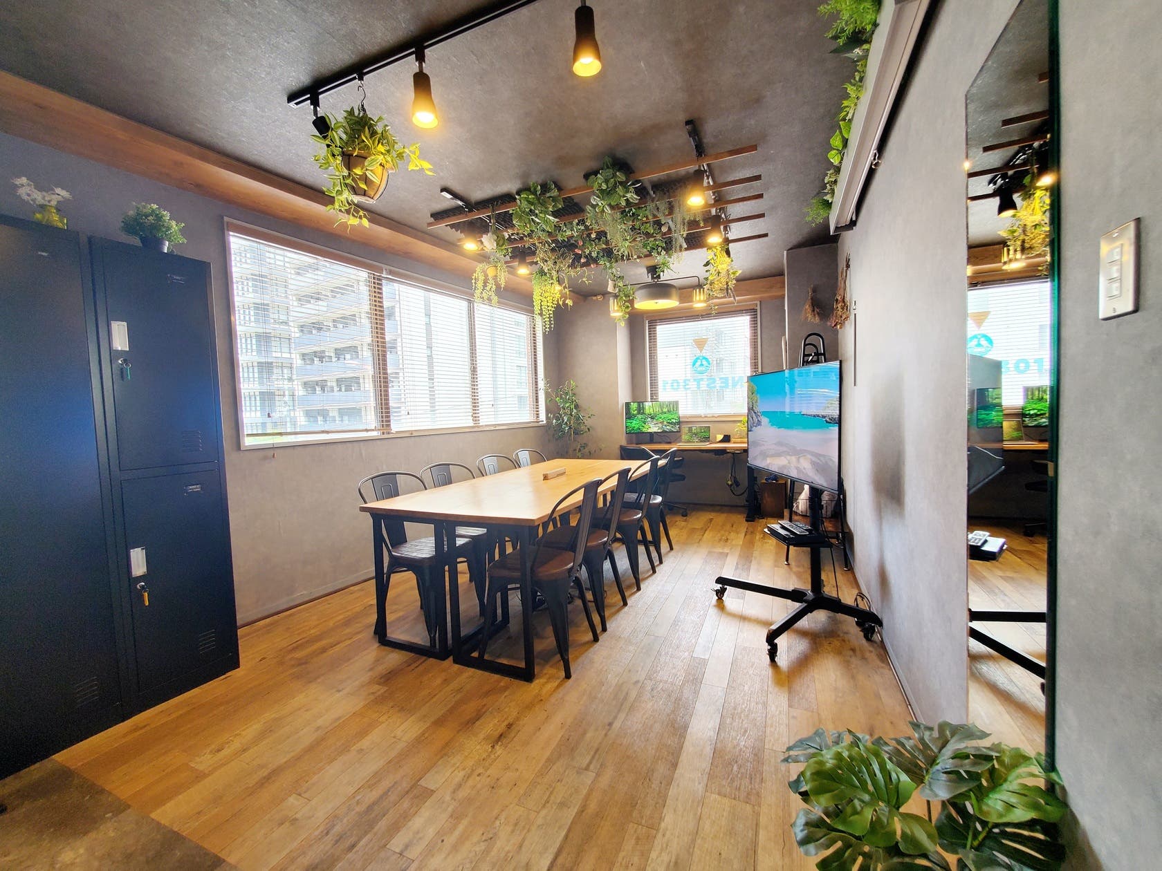 【カフェ風】充実設備🚃北浜5分👢土足OK✨光&有線LAN🪞ミラー🎥プロジェクタ☀二面採光🖥️モニター4台【会議室】の写真15