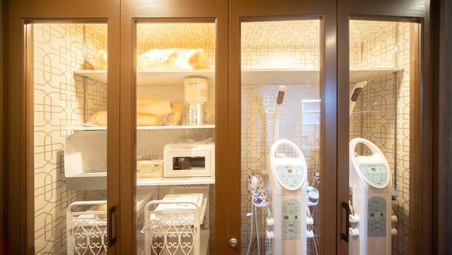 【熊本下通中央】ルーム A 白地にシルバーの幾何学模様がクールで個性的なお部屋の写真8