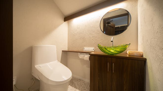 【熊本下通中央】ルーム A 白地にシルバーの幾何学模様がクールで個性的なお部屋の写真9