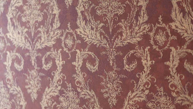 【熊本下通中央】ルーム C シックな赤にゴールドが映え リッチでゴージャスの写真3