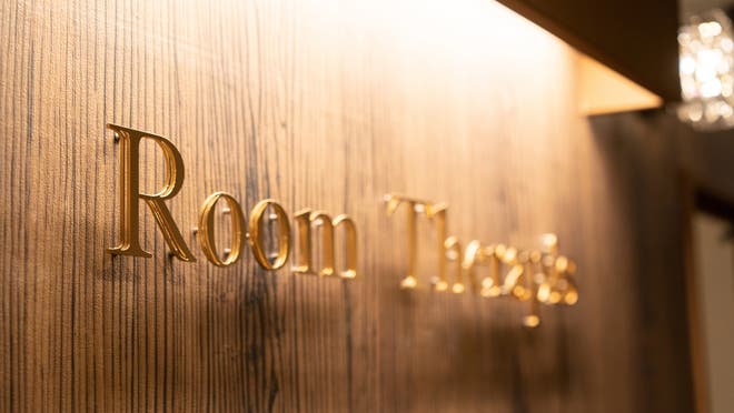 【熊本下通中央】ルーム A 白地にシルバーの幾何学模様がクールで個性的なお部屋の写真4