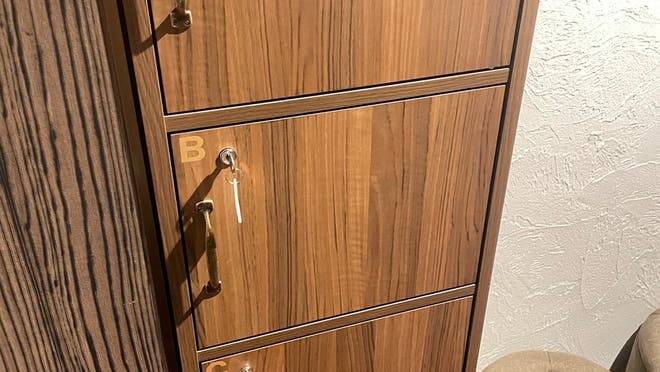 【熊本下通中央】ルーム E 白地にゴールド模様がクラシカルでラグジュアリーの写真11