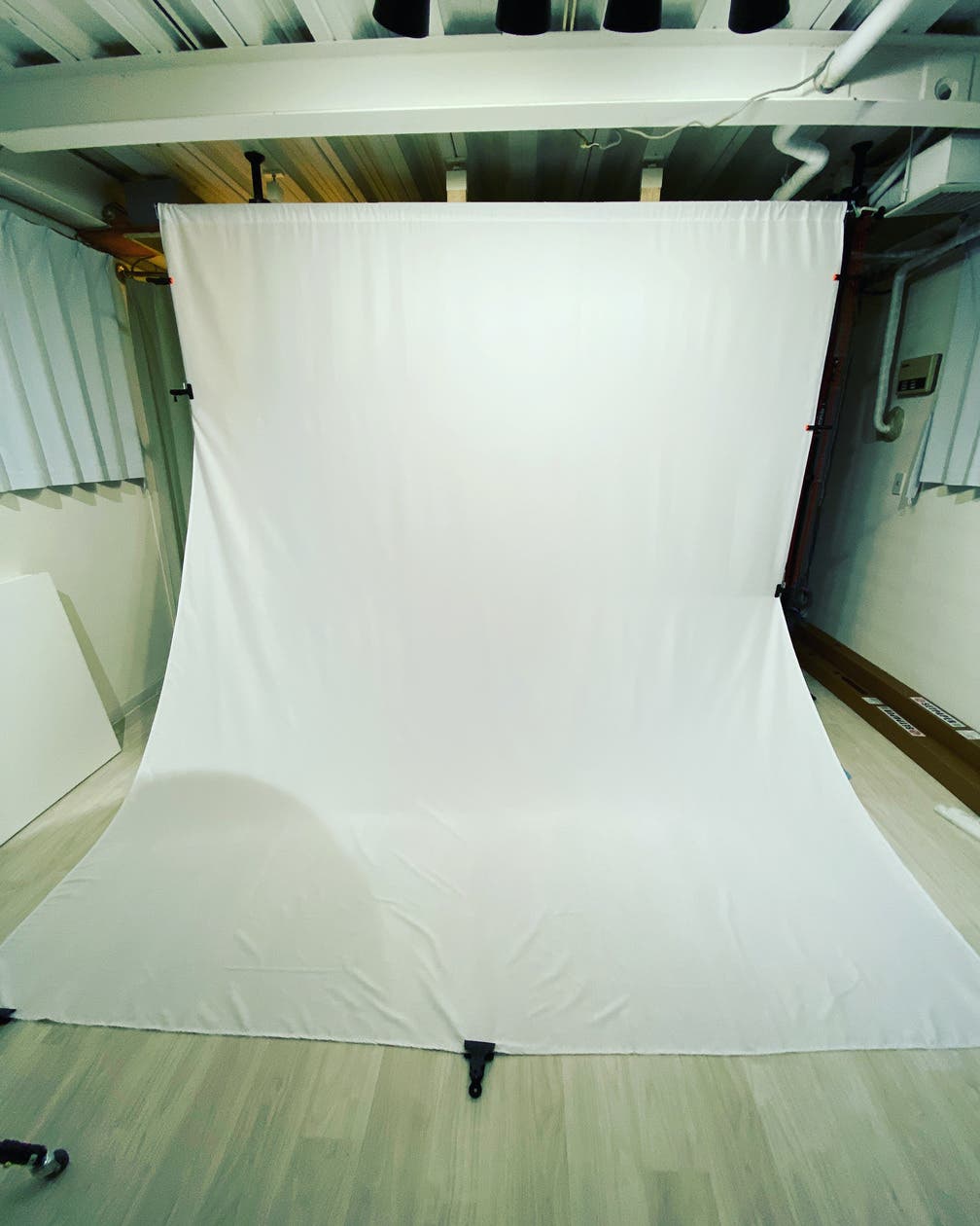 【照明機材無料/冬の平日キャンペーン実施中】半地下/白の漆喰壁/２灯ストロボシンクロ撮影/LED空間照明撮影/大久保駅徒歩5分の写真17