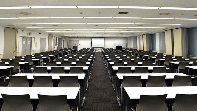 【オンライン配信にも対応】新橋5分の貸会議室228名対応 7階大ホールの写真1