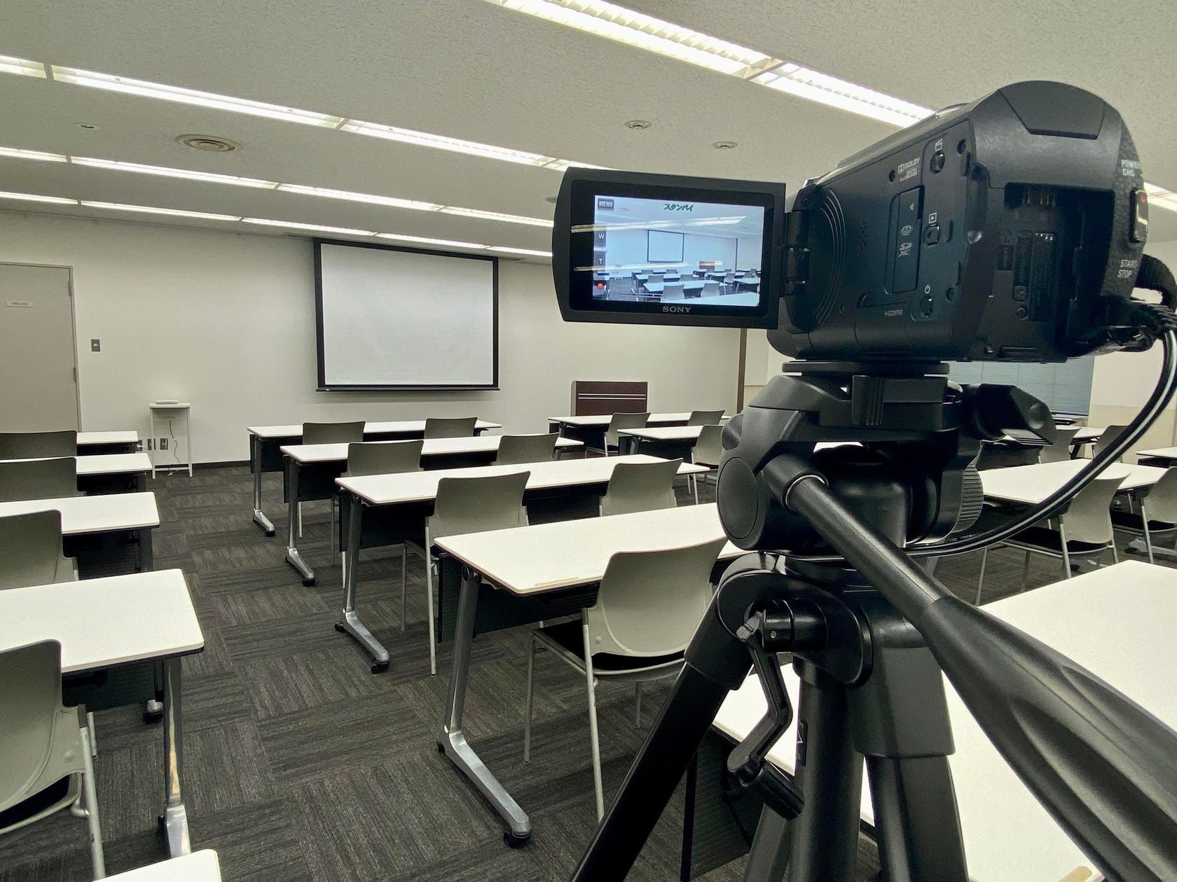 【オンライン配信にも対応】新橋5分の貸会議室228名対応　7階大ホールの写真6