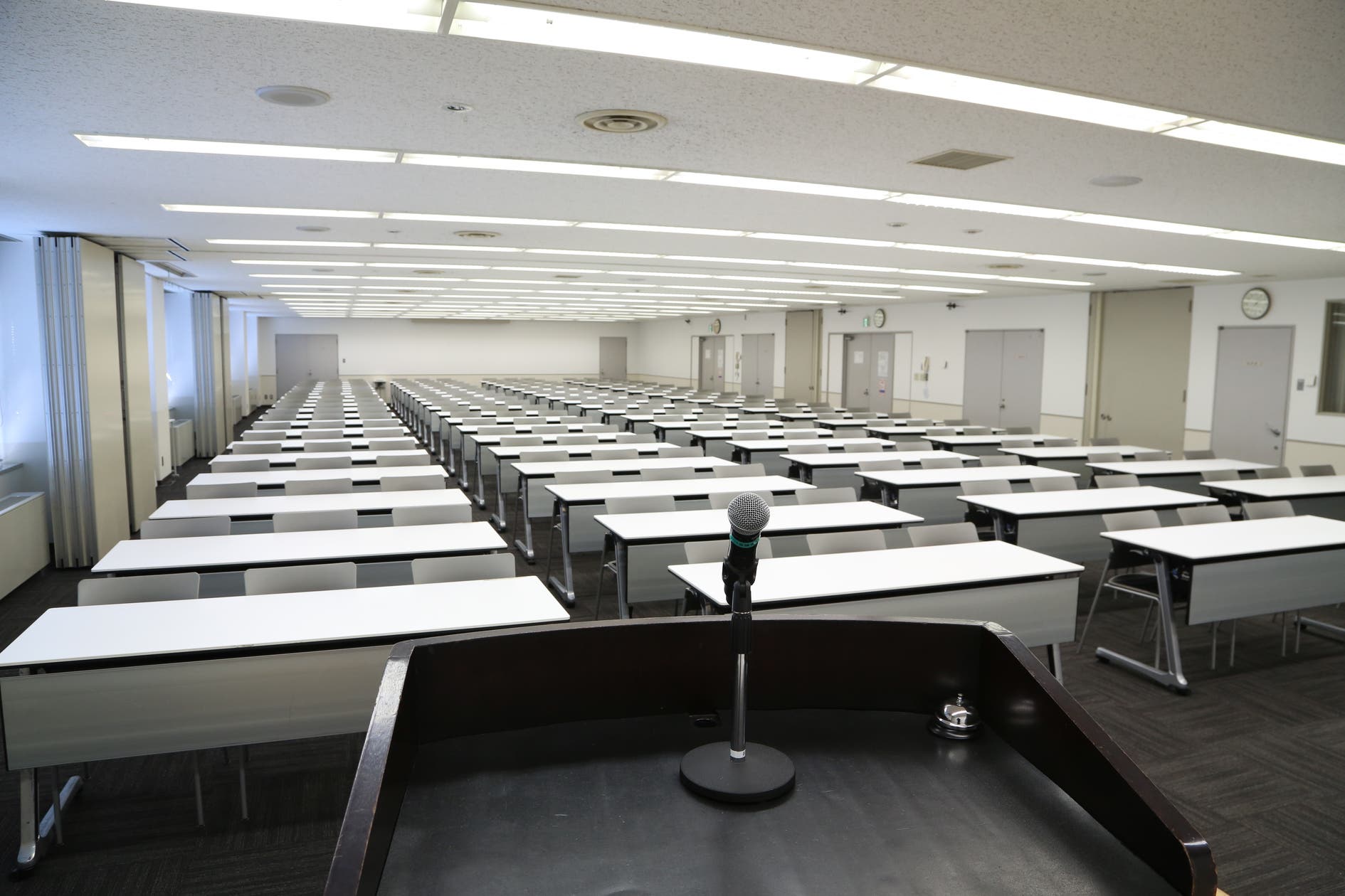 【オンライン配信にも対応】新橋5分の貸会議室228名対応　7階大ホールの写真9