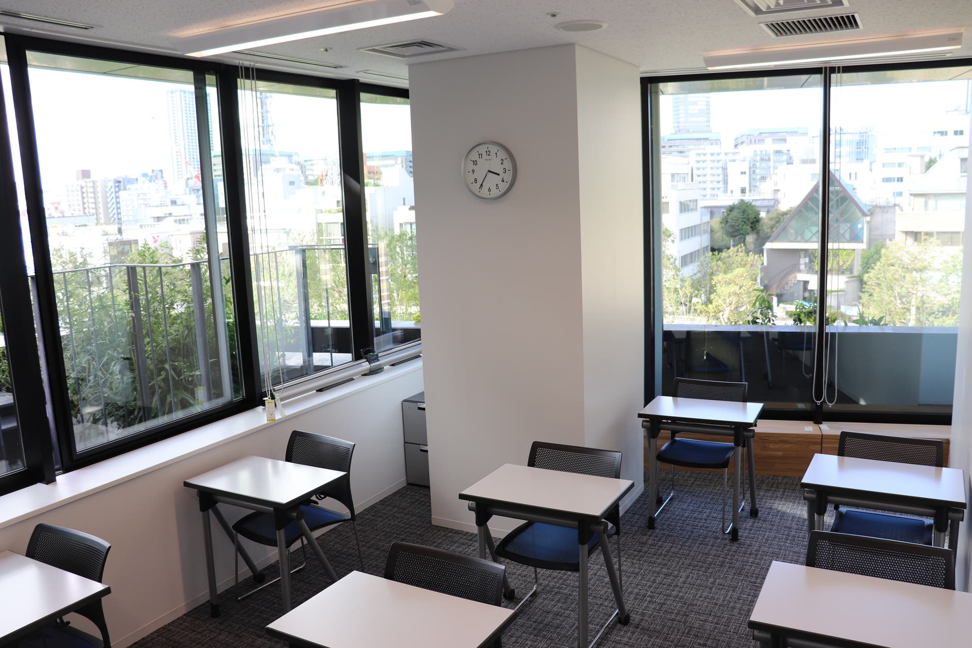 【四ツ谷駅徒歩3分】フロア貸し_全15部屋130名対応！土日限定貸出！試験会場/セミナー/研修に。無料Wi-Fi モニター付きの写真2