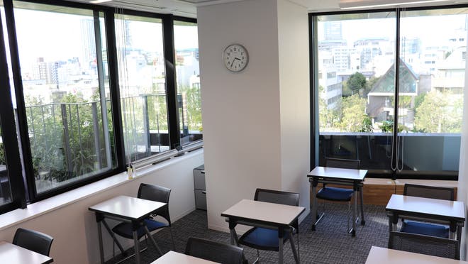 【四ツ谷駅徒歩3分】フロア貸し_全15部屋130名対応!土日限定貸出!試験会場/セミナー/研修に。無料Wi-Fi モニター付きの写真2