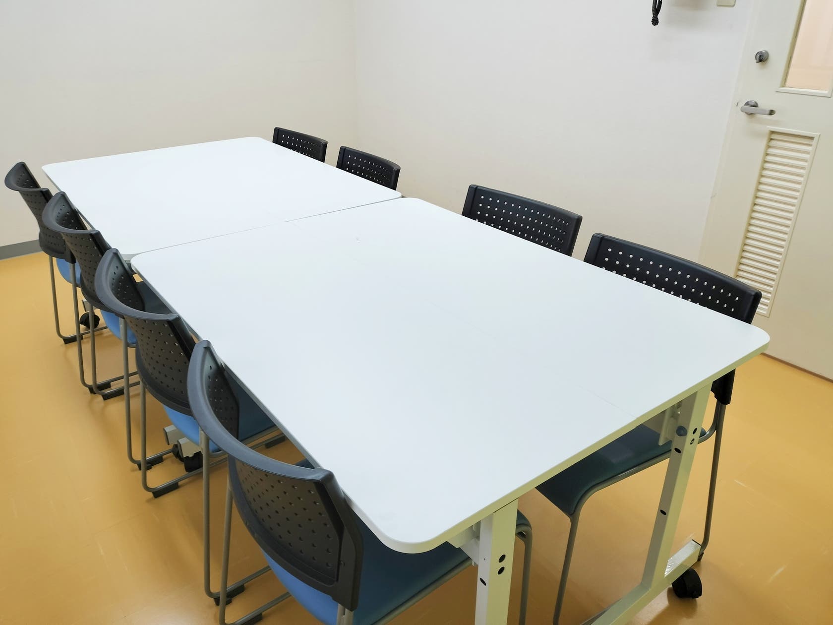 【壺川駅徒歩5分】定員8＋α名！プロジェクター含む備品・高速Wi-Fi無料！旭町101会議室の写真3