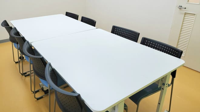 【壺川駅徒歩5分】定員8+α名!プロジェクター含む備品・高速Wi-Fi無料!旭町101会議室の写真3