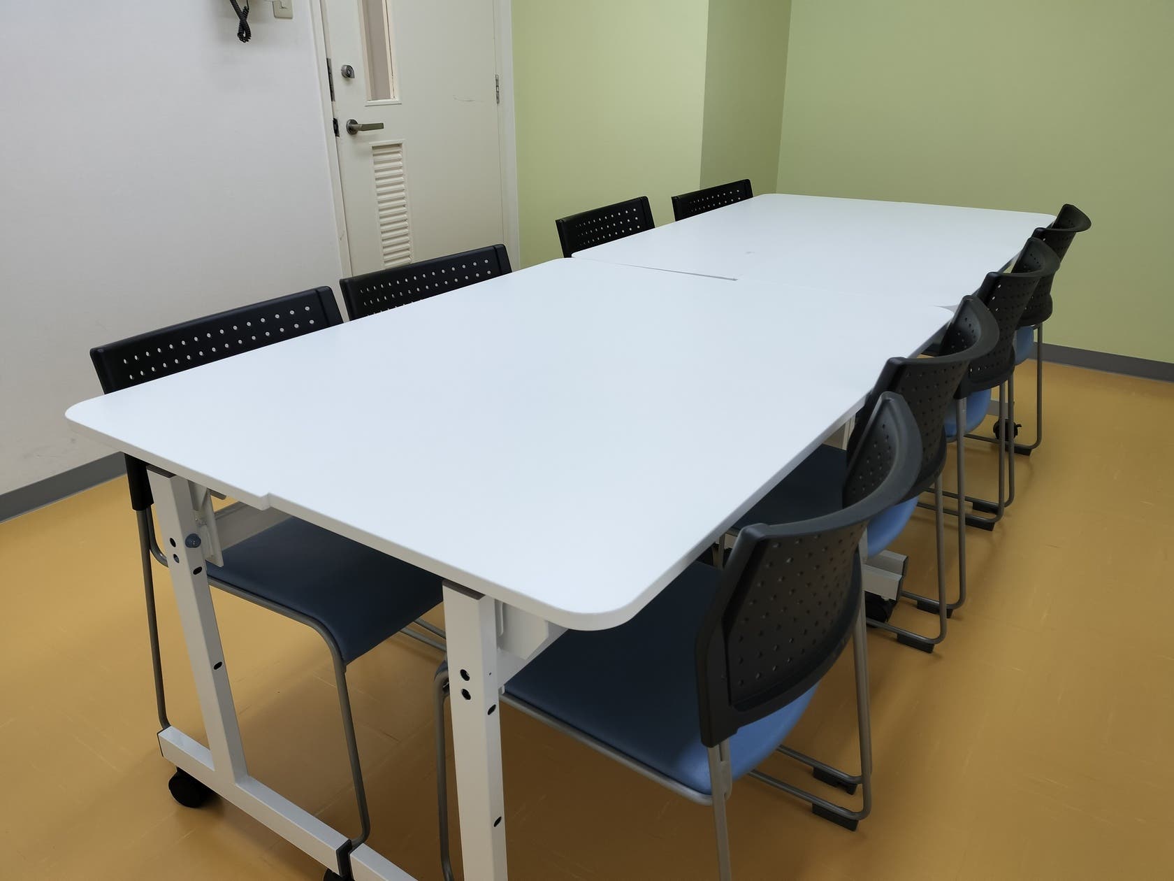 【壺川駅徒歩5分】定員8＋α名！プロジェクター含む備品・高速Wi-Fi無料！旭町101会議室の写真4