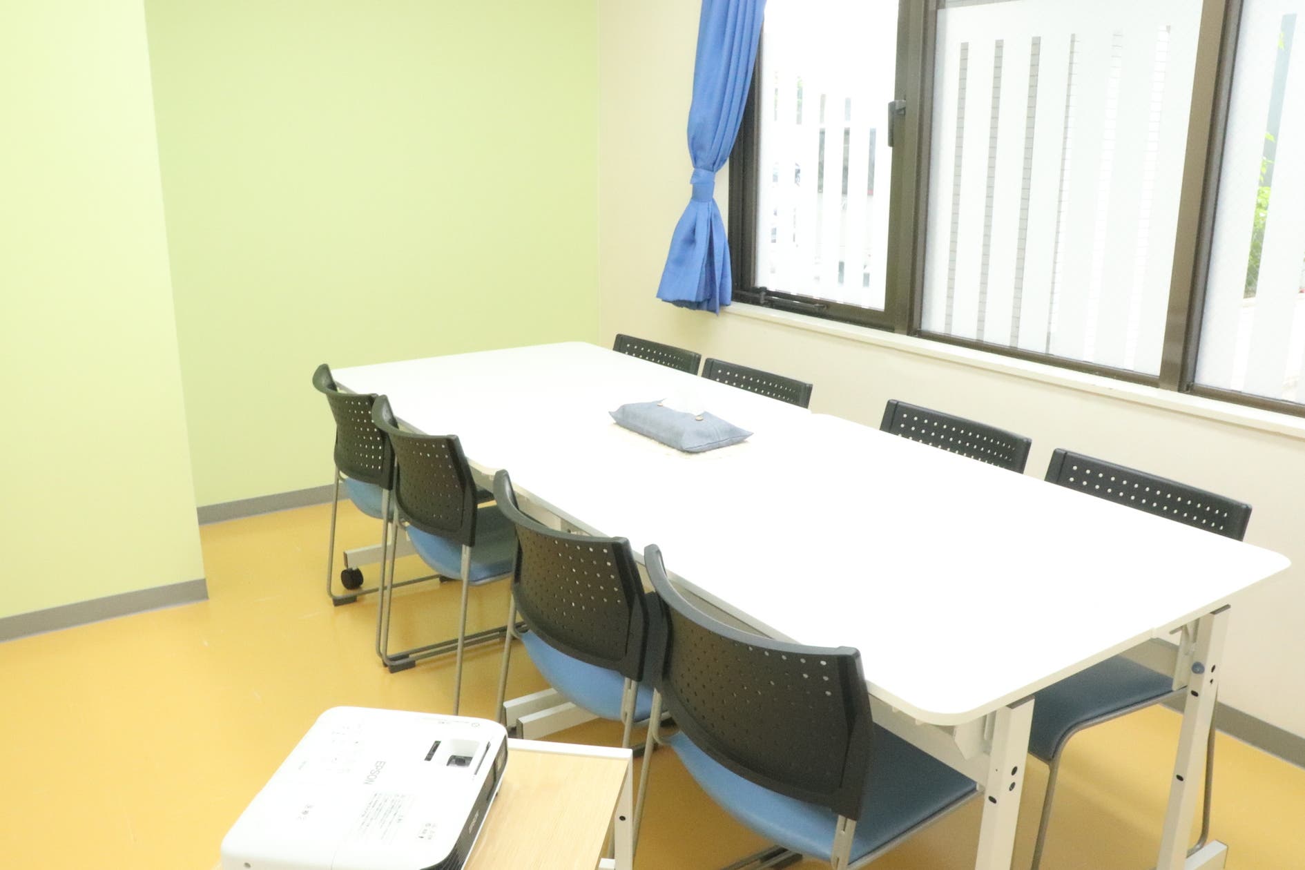 【壺川駅徒歩5分】定員8＋α名！プロジェクター含む備品・高速Wi-Fi無料！旭町101会議室の写真5