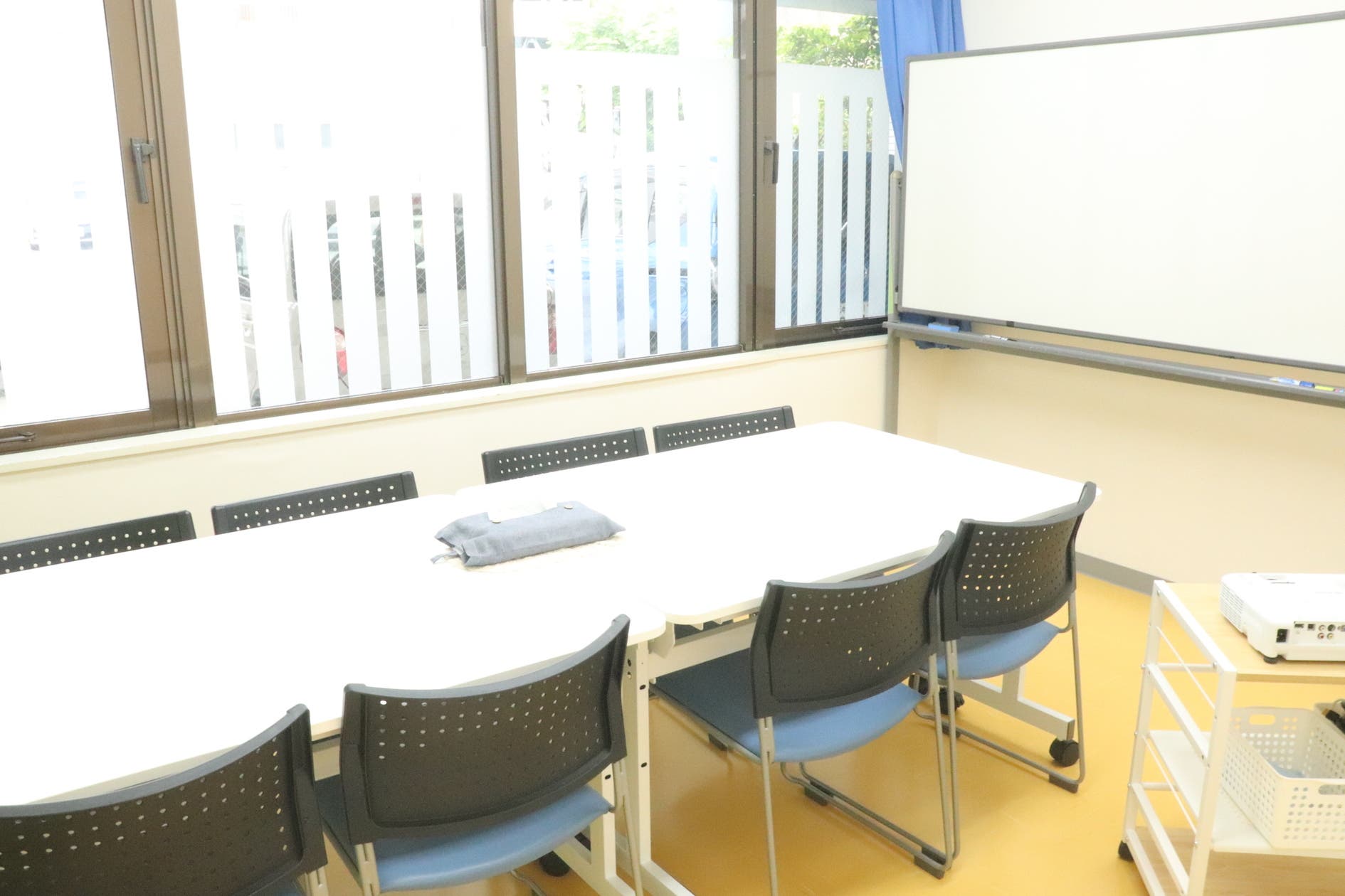 【壺川駅徒歩5分】定員8＋α名！プロジェクター含む備品・高速Wi-Fi無料！旭町101会議室の写真6