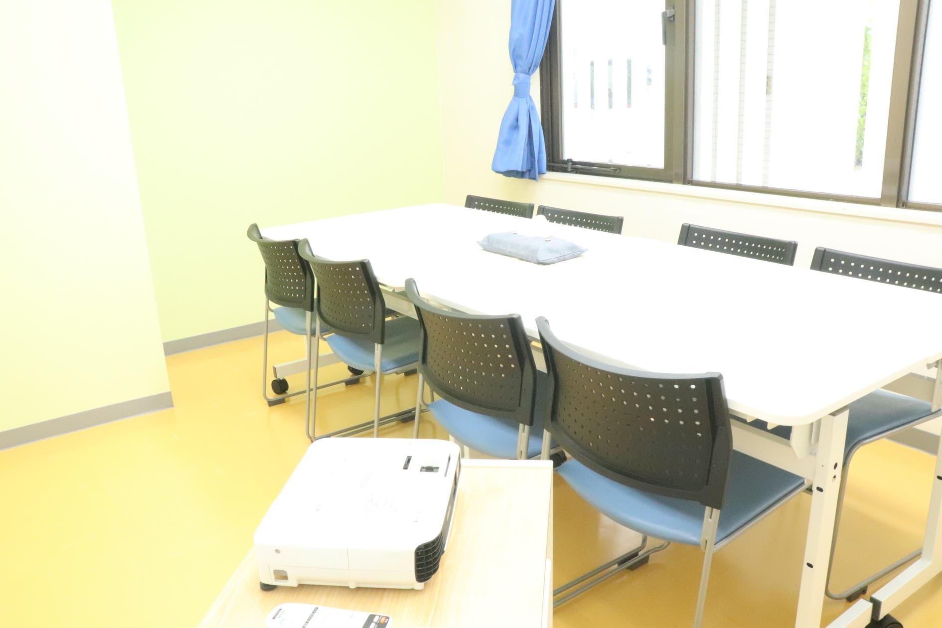 【壺川駅徒歩5分】定員8＋α名！プロジェクター含む備品・高速Wi-Fi無料！旭町101会議室の写真7