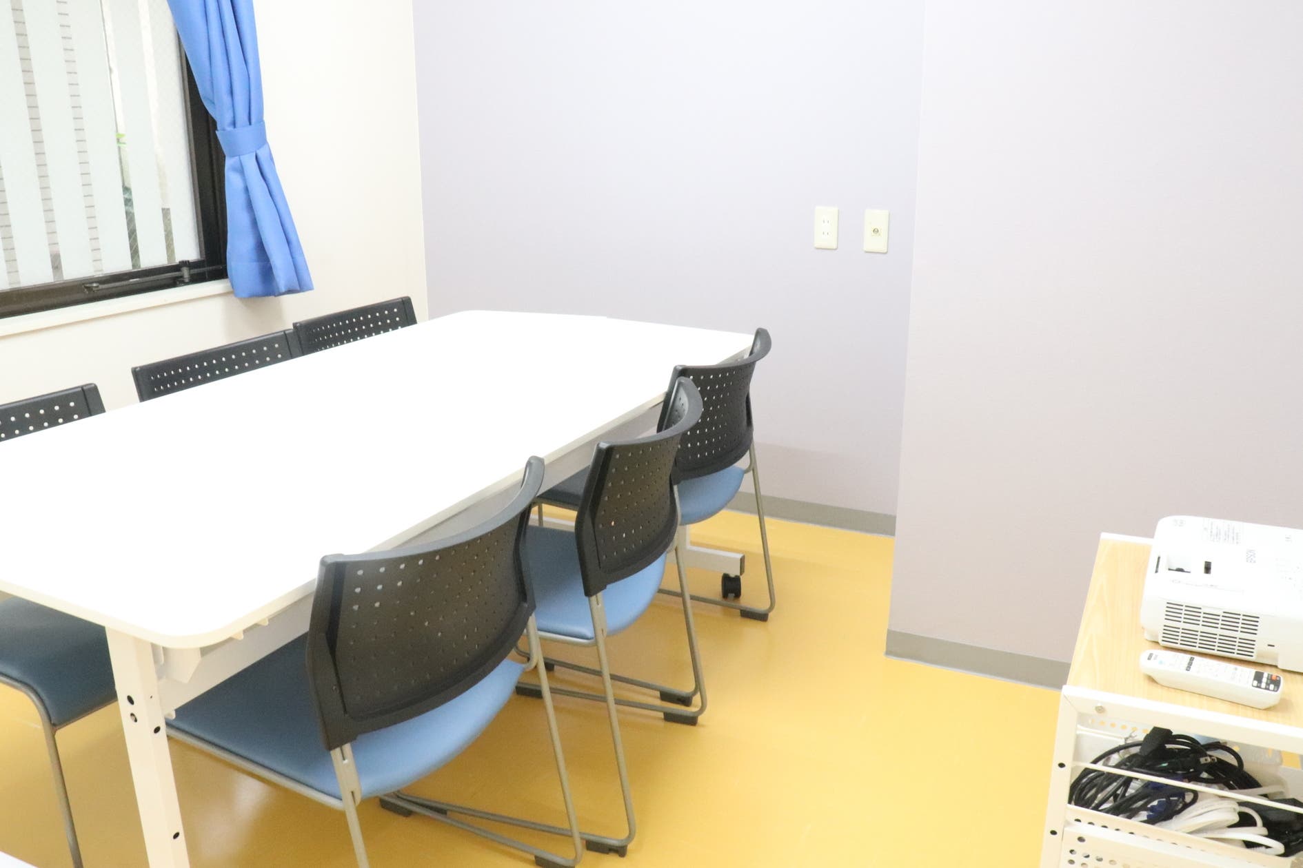 【壺川駅徒歩5分】定員６＋α名！プロジェクター含む備品・高速Wi-Fi無料！旭町102会議室の写真11