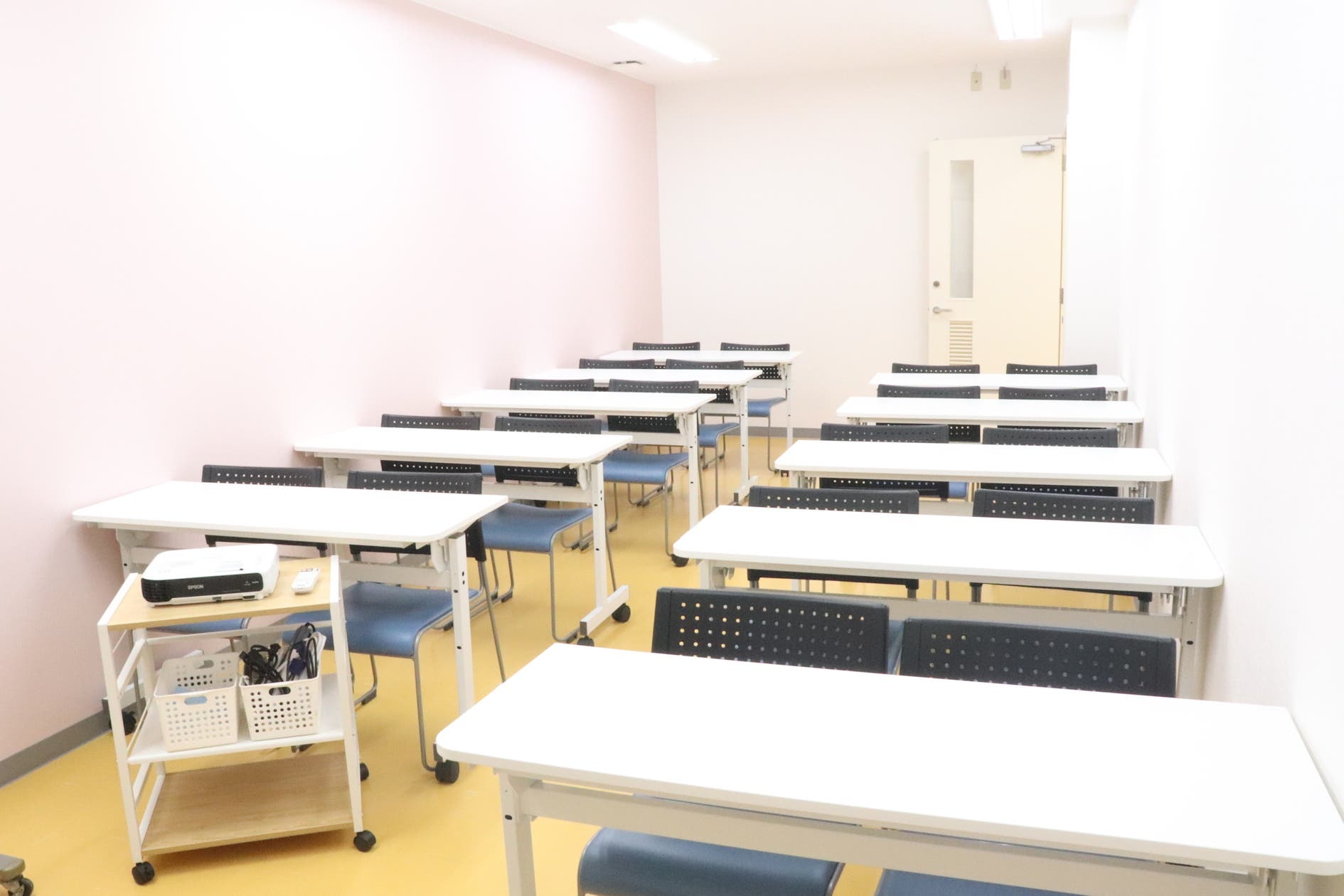 【壺川駅徒歩5分】定員20＋α名！プロジェクター含む備品・高速Wi-Fi無料！旭町103会議室の写真5