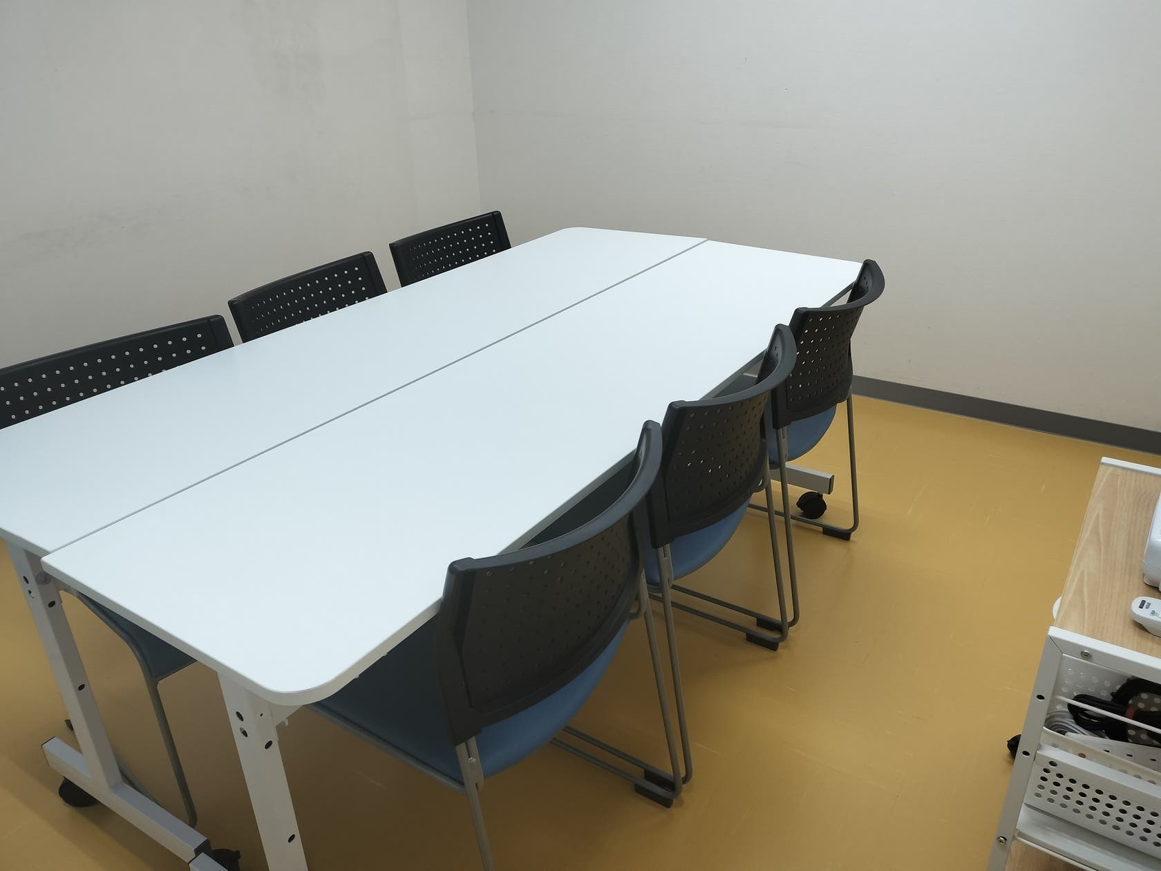 【壺川駅徒歩5分】定員６＋α名！プロジェクター含む備品・高速Wi-Fi無料！旭町104会議室の写真4