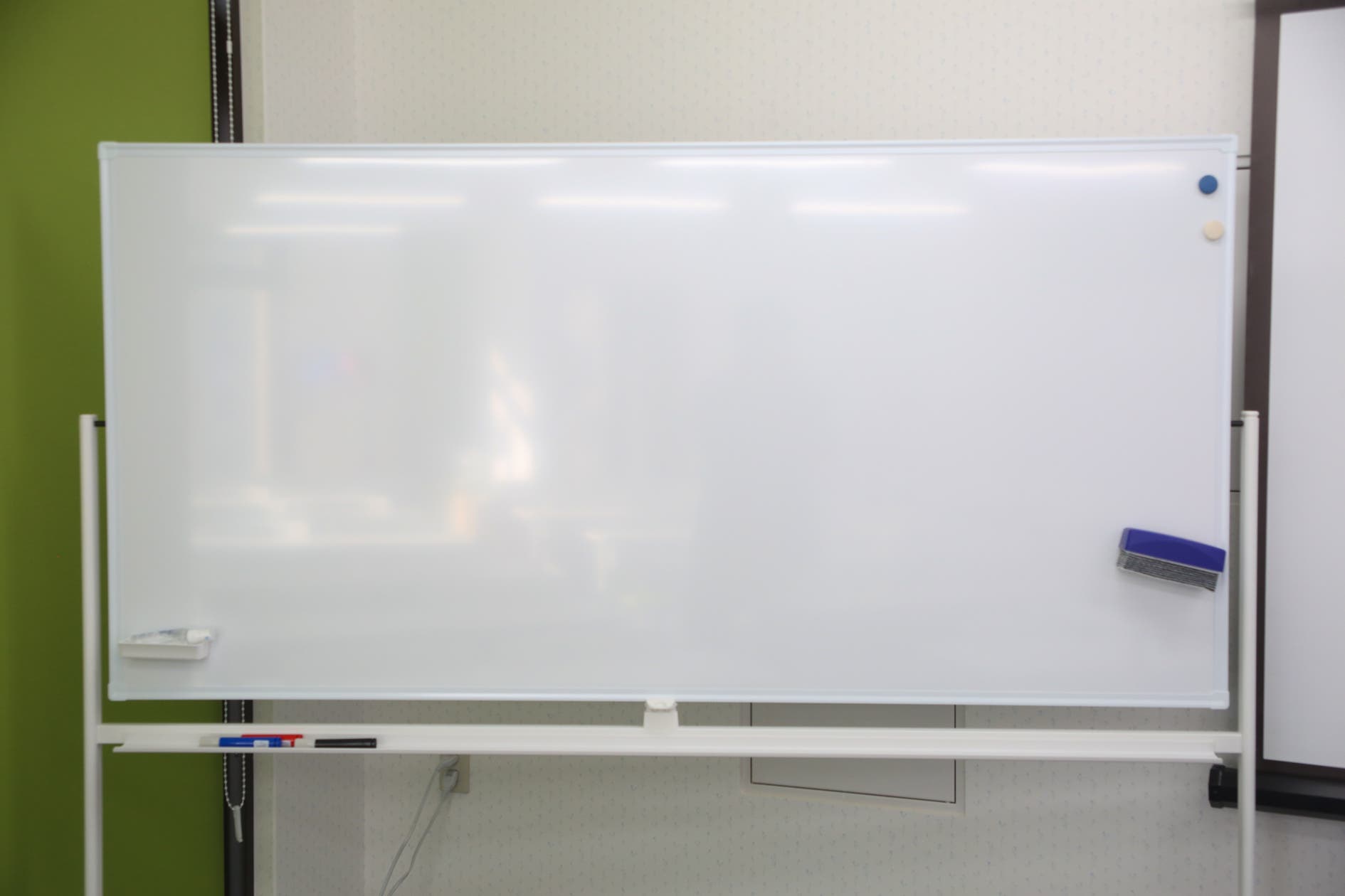 【壺川駅徒歩5分】定員６＋α名！プロジェクター含む備品・高速Wi-Fi無料！旭町104会議室の写真8