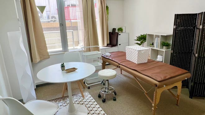 🌸電動ベッド導入🌸《JR新宿駅「徒歩5分」》完全個室のレンタルサロン*なごみサロン|ヒートマット・各種備品充実✨の写真1