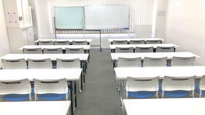 ★新宿T-spaceⅡ★最大38名迄使用可能!新宿三丁目駅より徒歩1分の格安貸会議室!の写真1