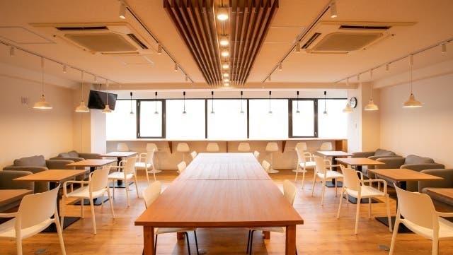 JR船橋駅徒歩3分!広々空間35座席!/2023年7月オープン/82インチプロジェクター無料/レイアウト変更自由/ゴミ捨てOKの写真2